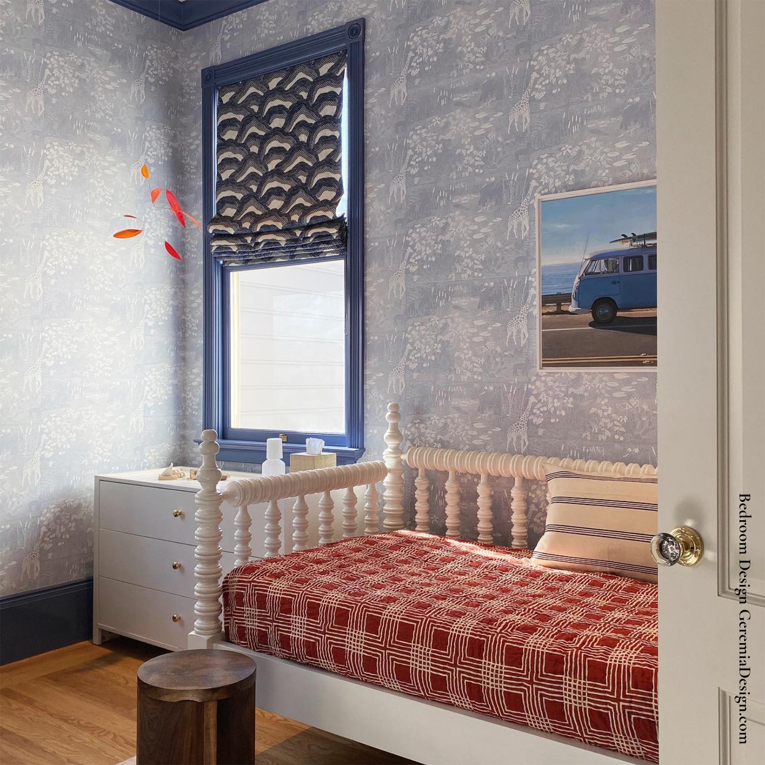 Harriett Spindle Daybed – THE BEAUTIFUL BED COMPANY